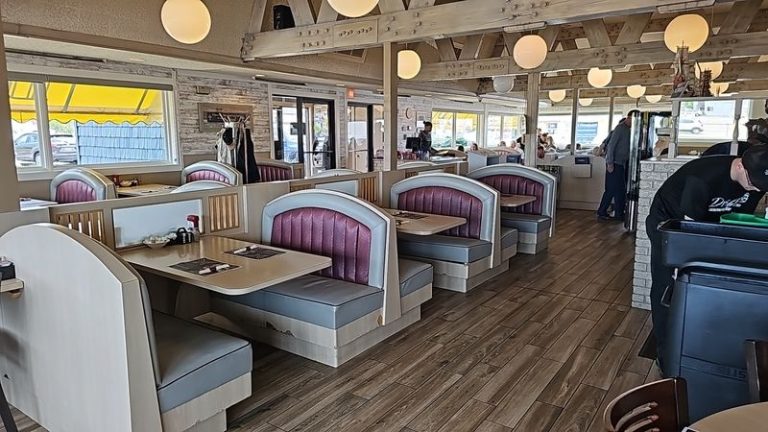 This Is Why Escanaba Locals Say This Home-Style Cafe Is The Top In Michigan