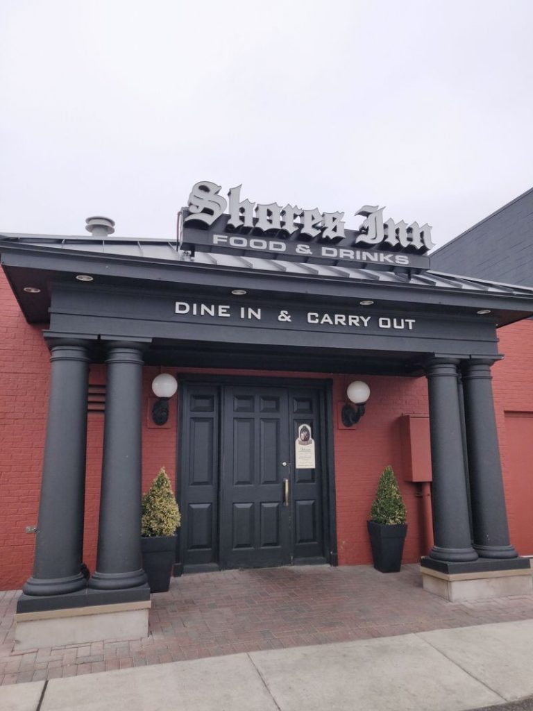 This Michigan Great Lakes Spot Serves An All-You-Can-Eat Fried Fish ...