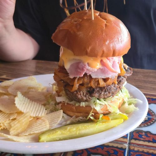 This Ohio Burger Spot Is So Iconic, People Wait Rain Or Shine To Get A ...