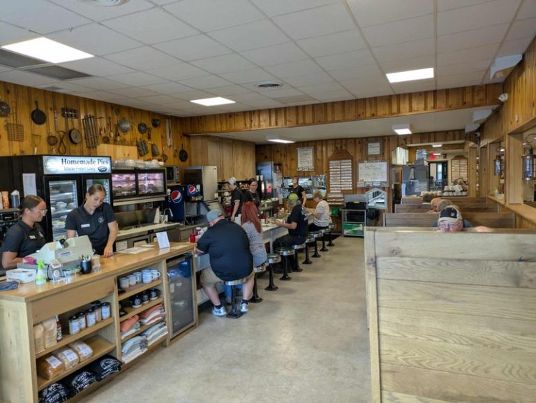 This Ohio Lunch Counter Feels Like Time Quietly Stopped In The 1940s ...