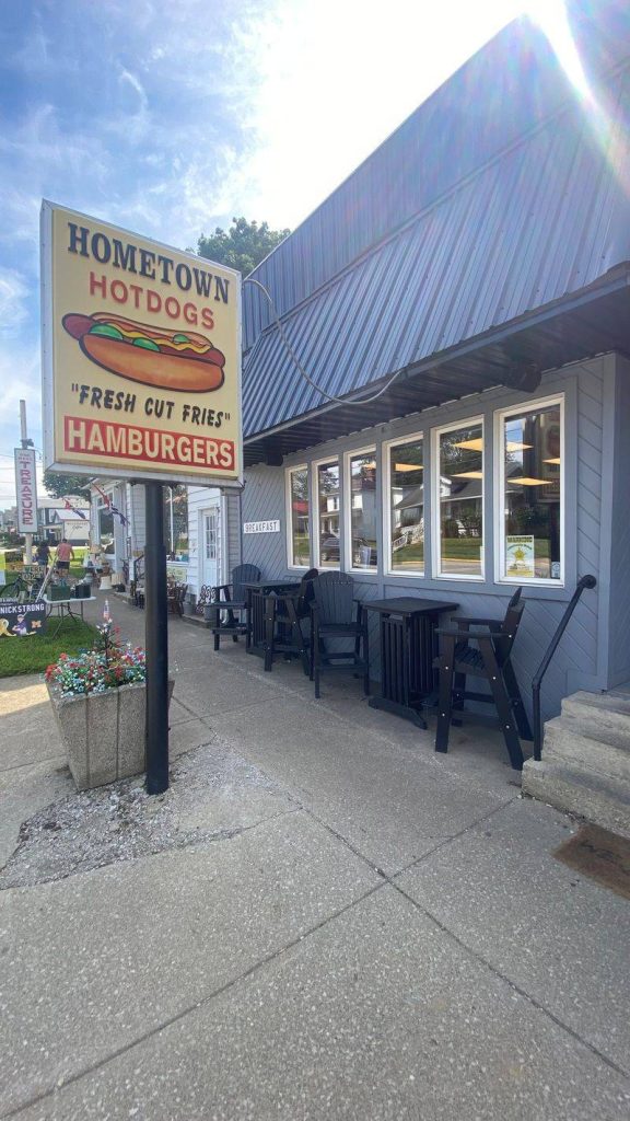This Ohio Restaurant Doesn't Look Fancy But Its Coney Dogs Tell A ...