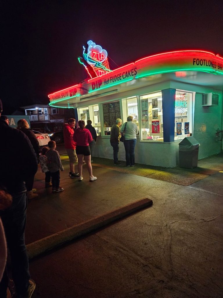 This Ohio Stand Only Opens Seasonally But Still Draws Hungry Crowds