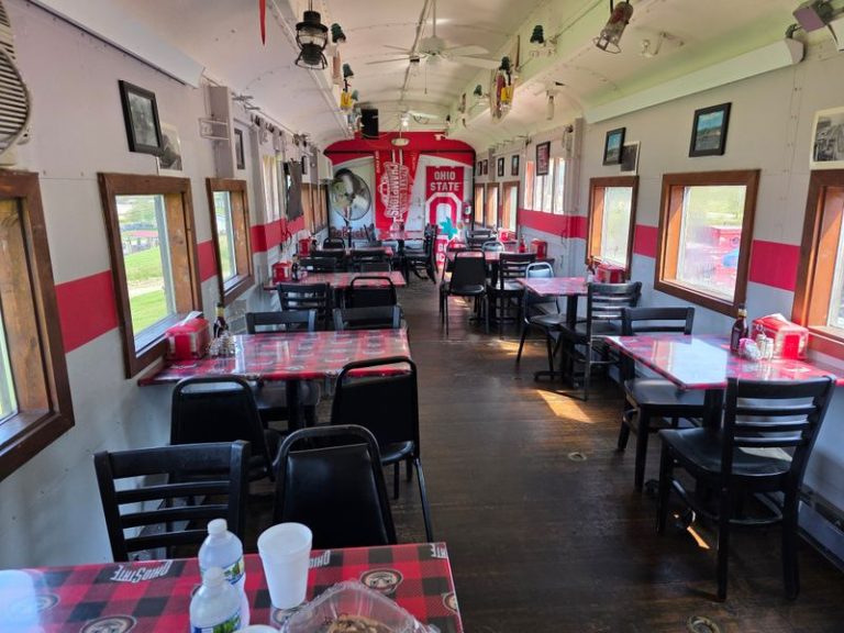 This Ohio Train Diner Lets You Eat Inside A Vintage Rail Car