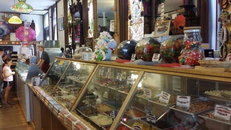 This Old-Fashioned Candy Store In Colorado Draws Visitors From Far And Wide
