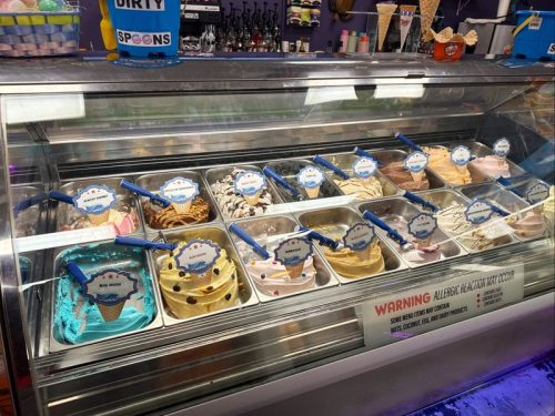 This Oregon Coastal Ice Cream Shack Serves Scoops All Year And Locals ...
