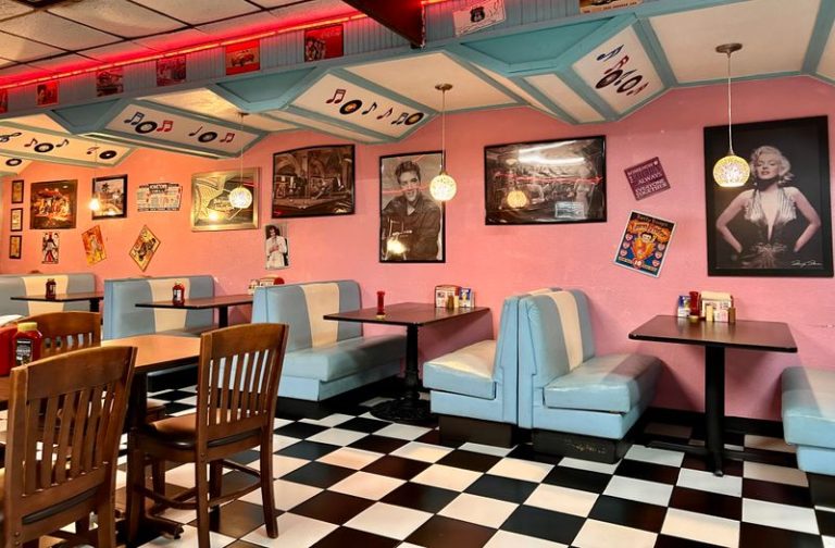 This Retro Florida Roadside Diner Still Feels Like A Slice Of The ’70s