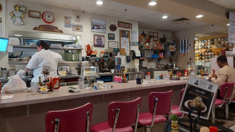 This Retro Nevada Roadside Diner Brings The ’60s Back With Every Burger ...