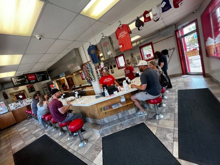 This South Dakota Burger Stand’s Double Cheeseburger Keeps Beating The ...
