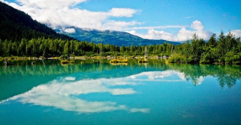 This Striking Alaska Lake Sits Between Snowy Peaks And One Of The State ...