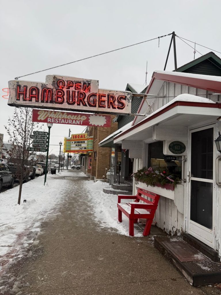 This Tiny Burger Shack With Only 6 Booths And A Crooked Roof Is Perfect ...