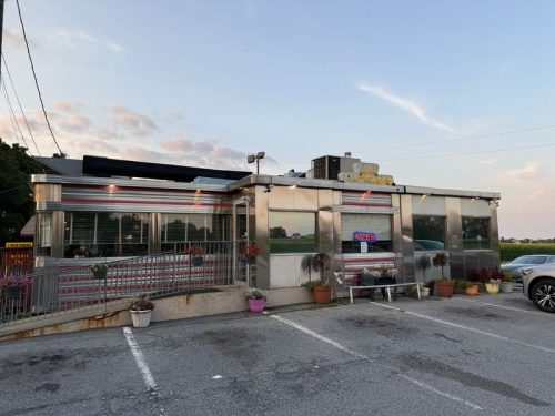 This Tiny Old Timey Restaurant Is Secretly Home To The Best Burgers In ...