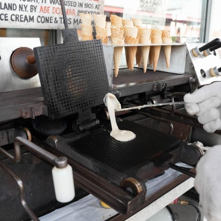 This Virginia Drive-In Burger Joint Is So Old-Fashioned, Locals Say It ...