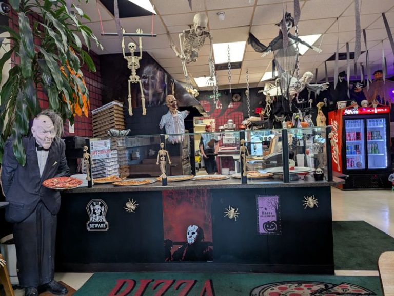 Visit This Pennsylvania Horror-Themed Restaurant For A Thrilling Repeat ...