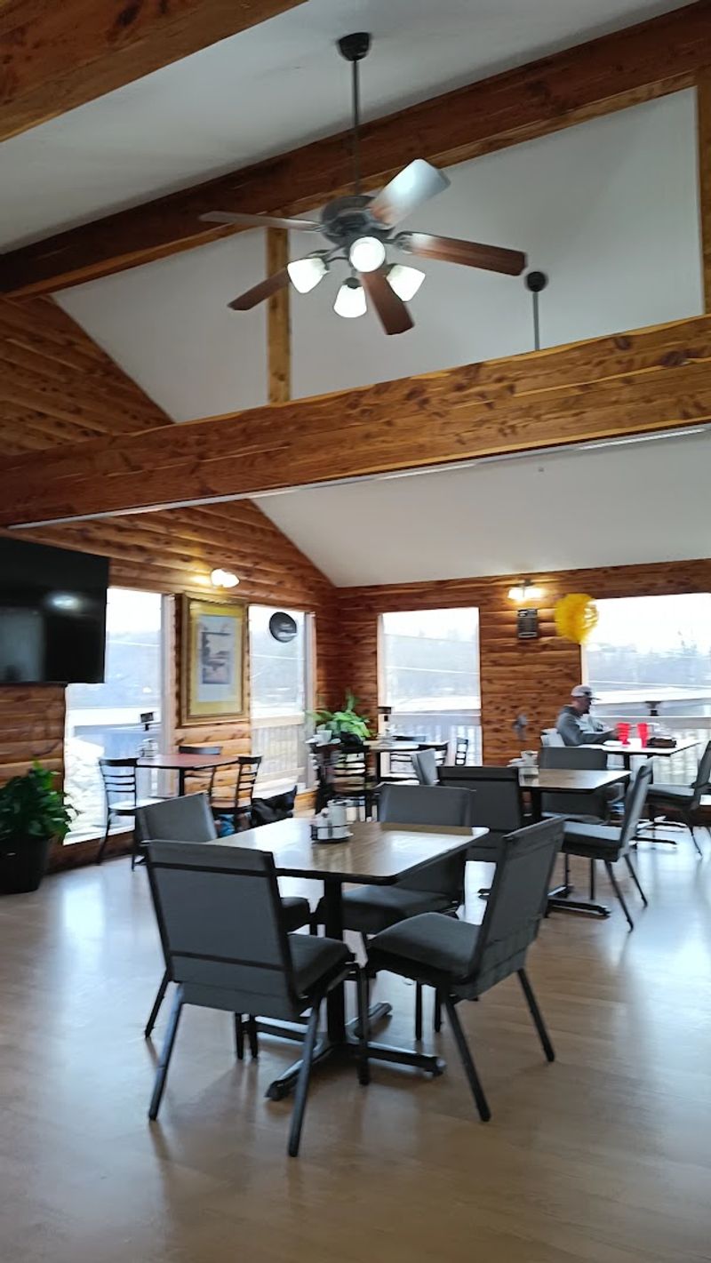 A Relaxed Arkansas Waterfront Patio Is Hiding One Of The State's Best ...