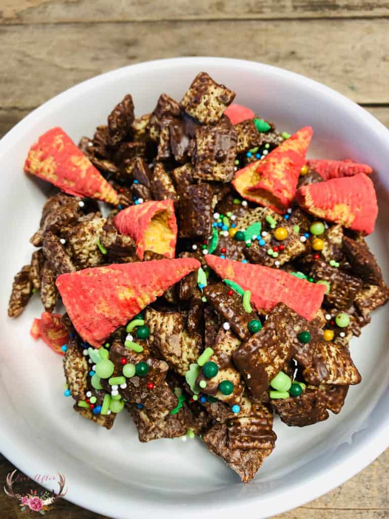 Christmas Elf Snack Mix - Christmas Puppy Chow - Ever After in the Woods