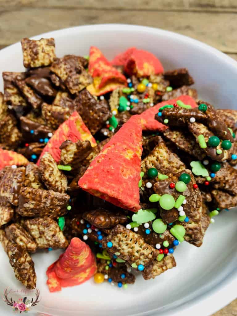 Christmas Elf Snack Mix - Christmas Puppy Chow - Ever After in the Woods