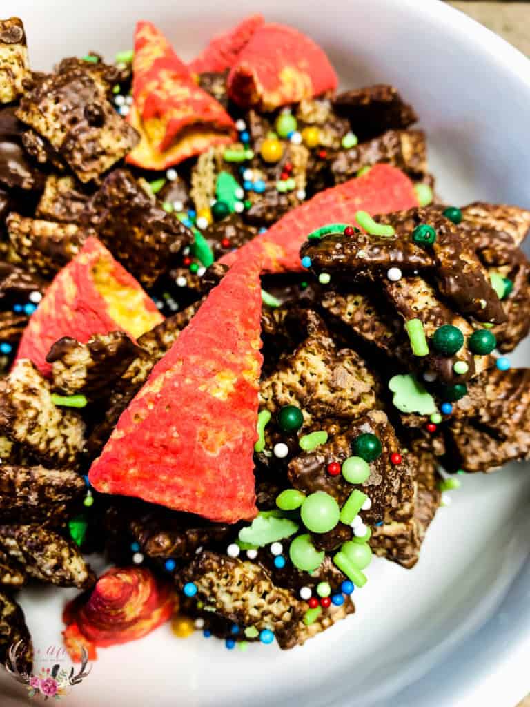 Christmas Elf Snack Mix - Christmas Puppy Chow - Ever After in the Woods